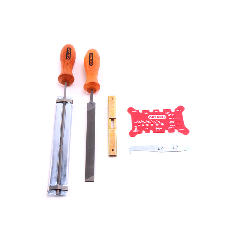 File and sharpener 558551 Sharpening Kit with its Oregon roll-up pouch